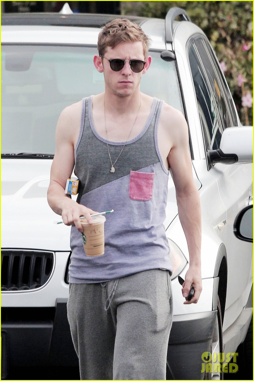 Jamie Bell: Post-Wedding Muscle Tank Man!: Photo 2750515 | Jamie Bell ...