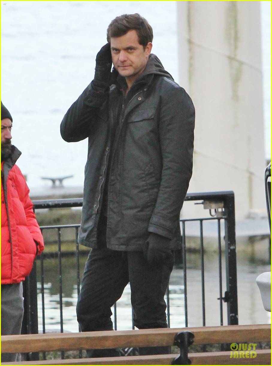 Photo: joshua jackson fringe water scenes 08 | Photo 2765008 | Just ...