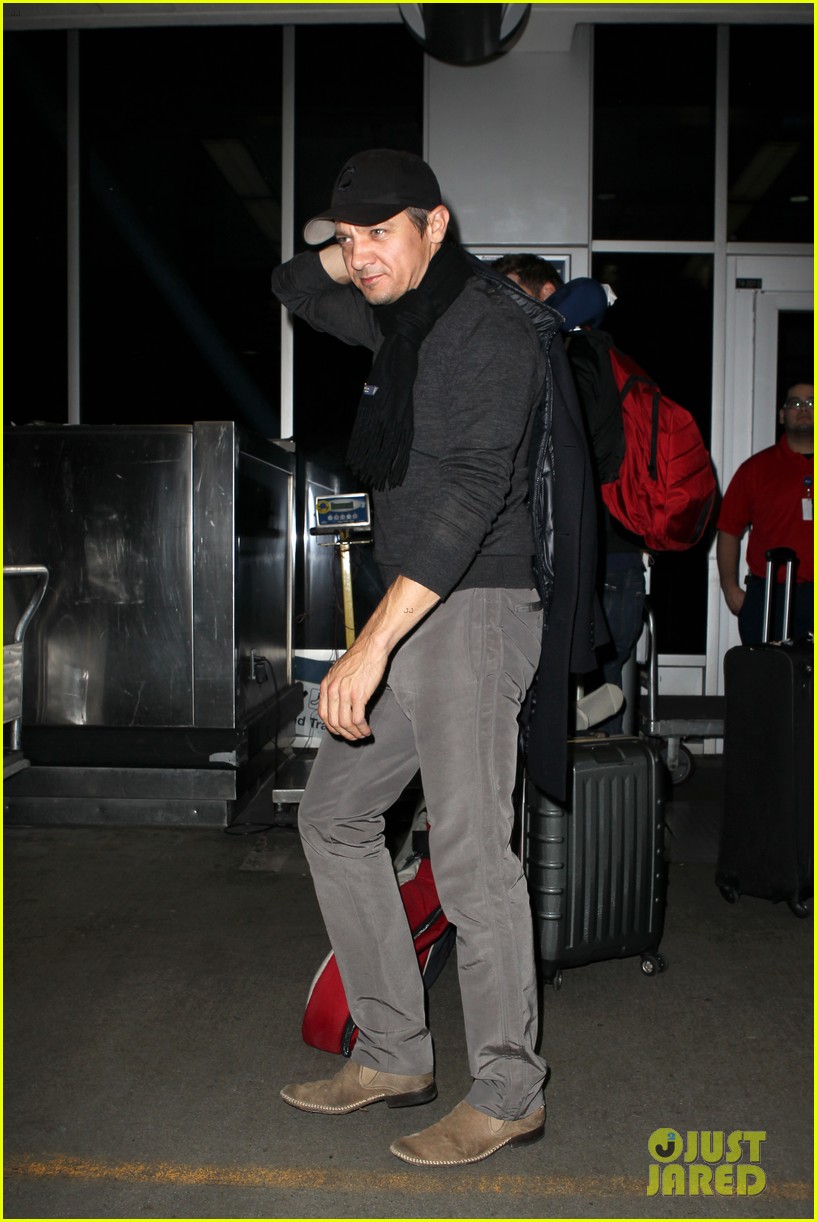 Jeremy Renner: 'SNL' Hosting Gig Brings in Solid Ratings!: Photo ...