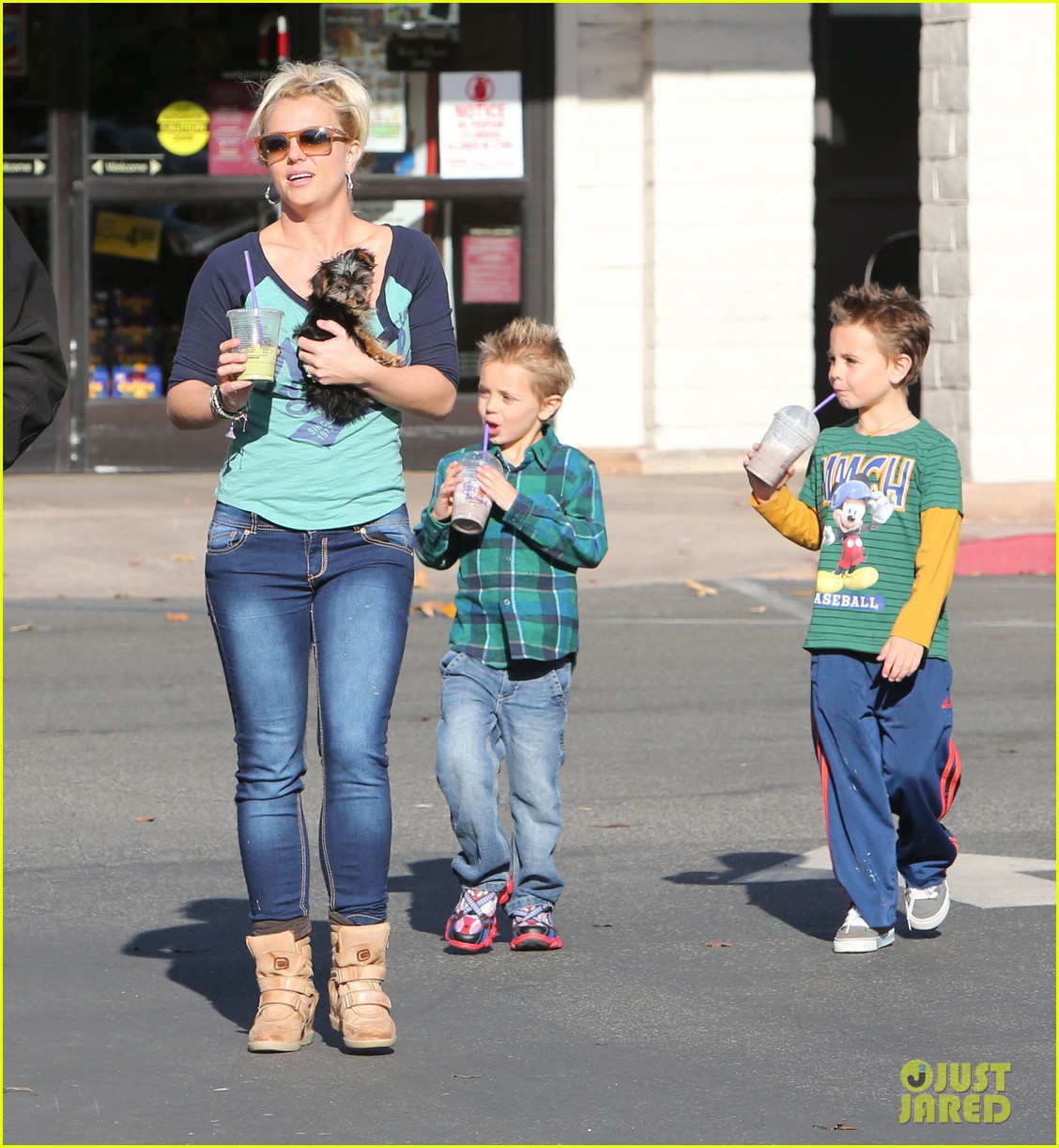 Britney Spears: Coffee Bean Stop with the Boys!: Photo 2760639 ...
