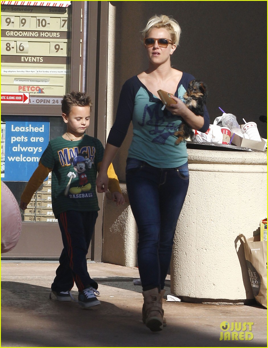 Britney Spears: Coffee Bean Stop with the Boys!: Photo 2760640 ...