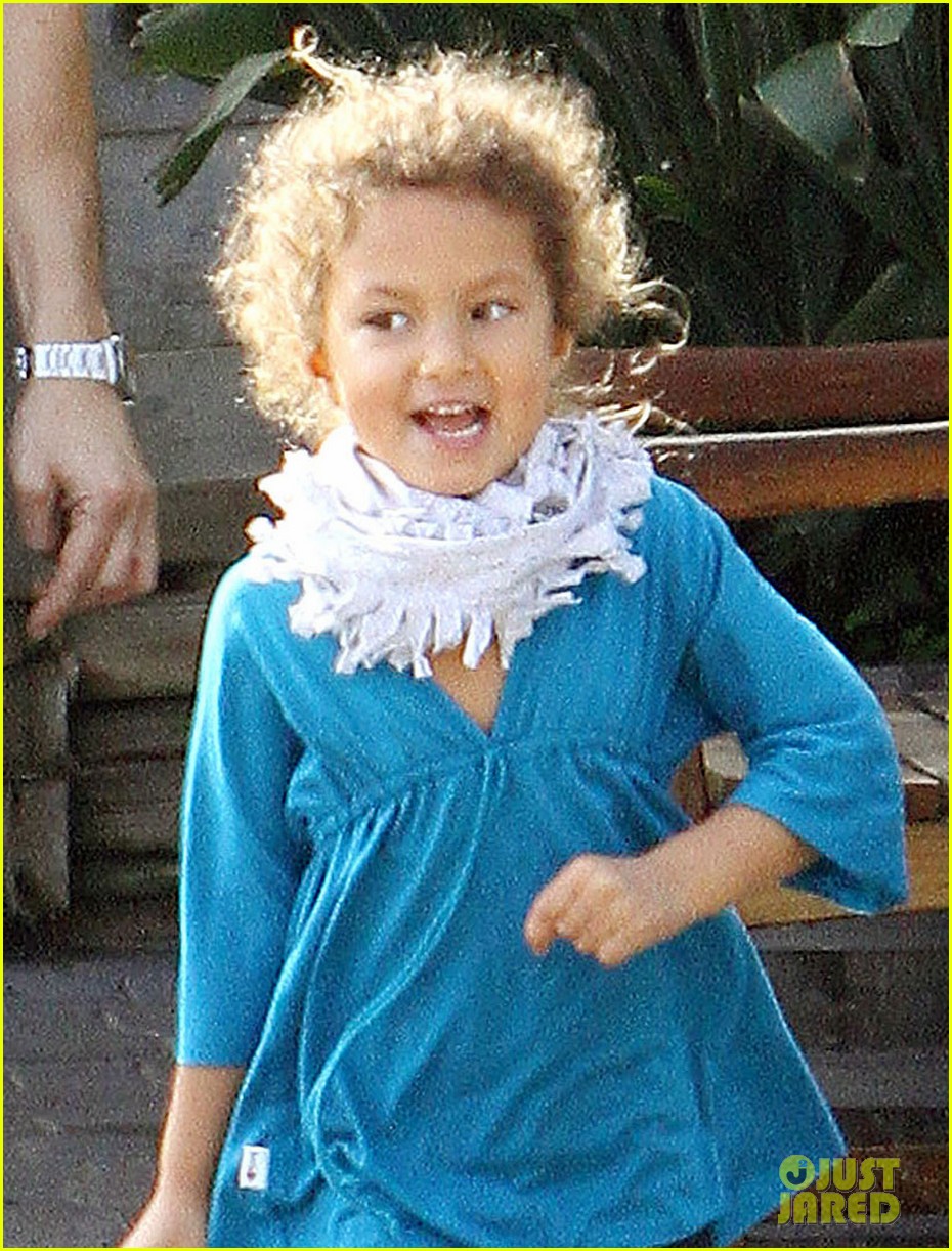 Halle Berry & Olivier Martinez: Malibu Beach with Nahla!: Photo 2772793 ...