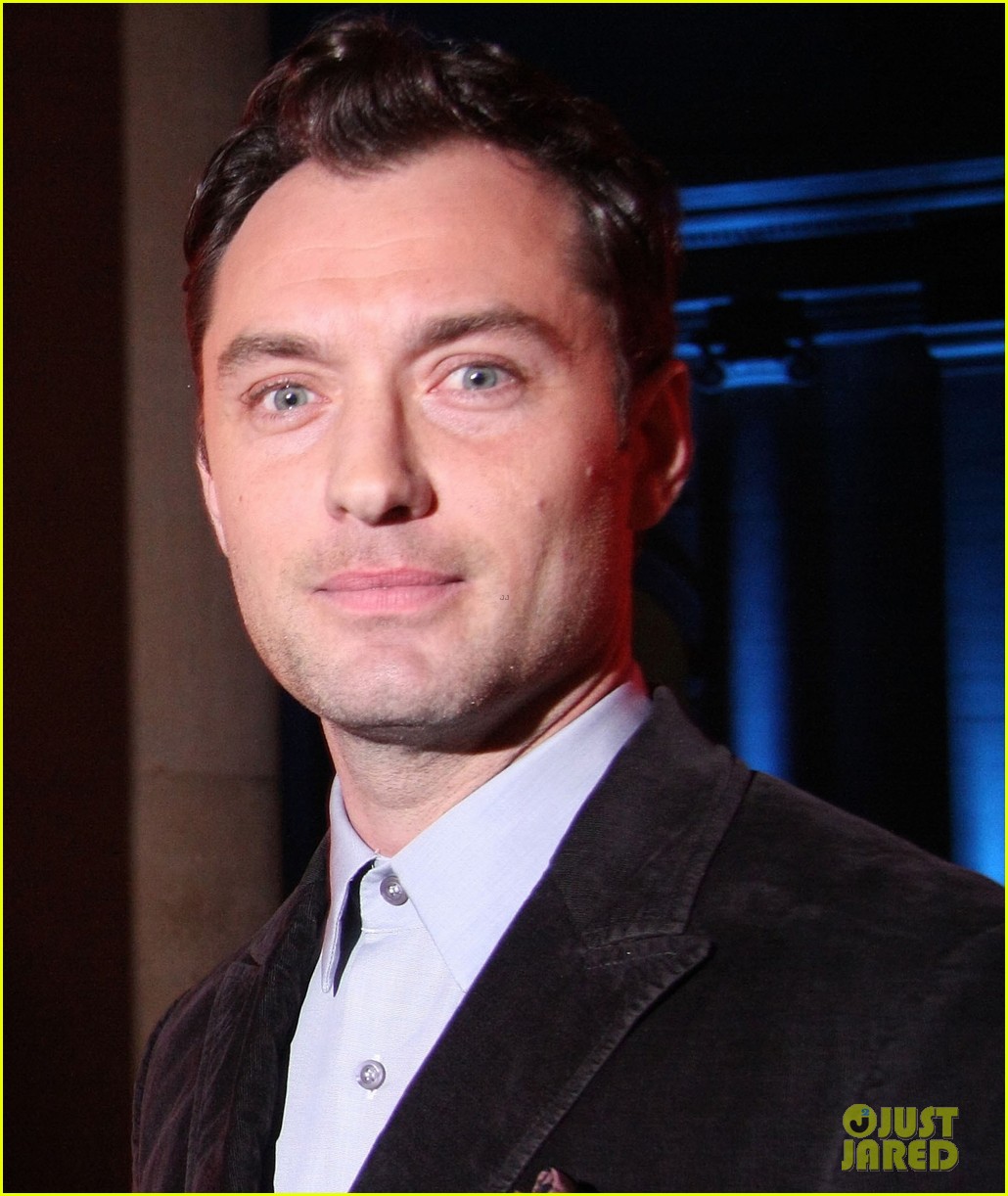 Jude Law: Turner Prize Presenter!: Photo 2768931 | Jude Law Photos ...