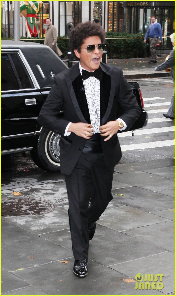 Bruno Mars: 'Locked Out Of Heaven' on the 'Today Show'!: Photo 2773770 ...