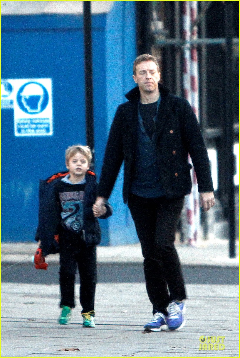 Chris Martin: Hurricane Sandy Concert Performer!: Photo 2772637 ...