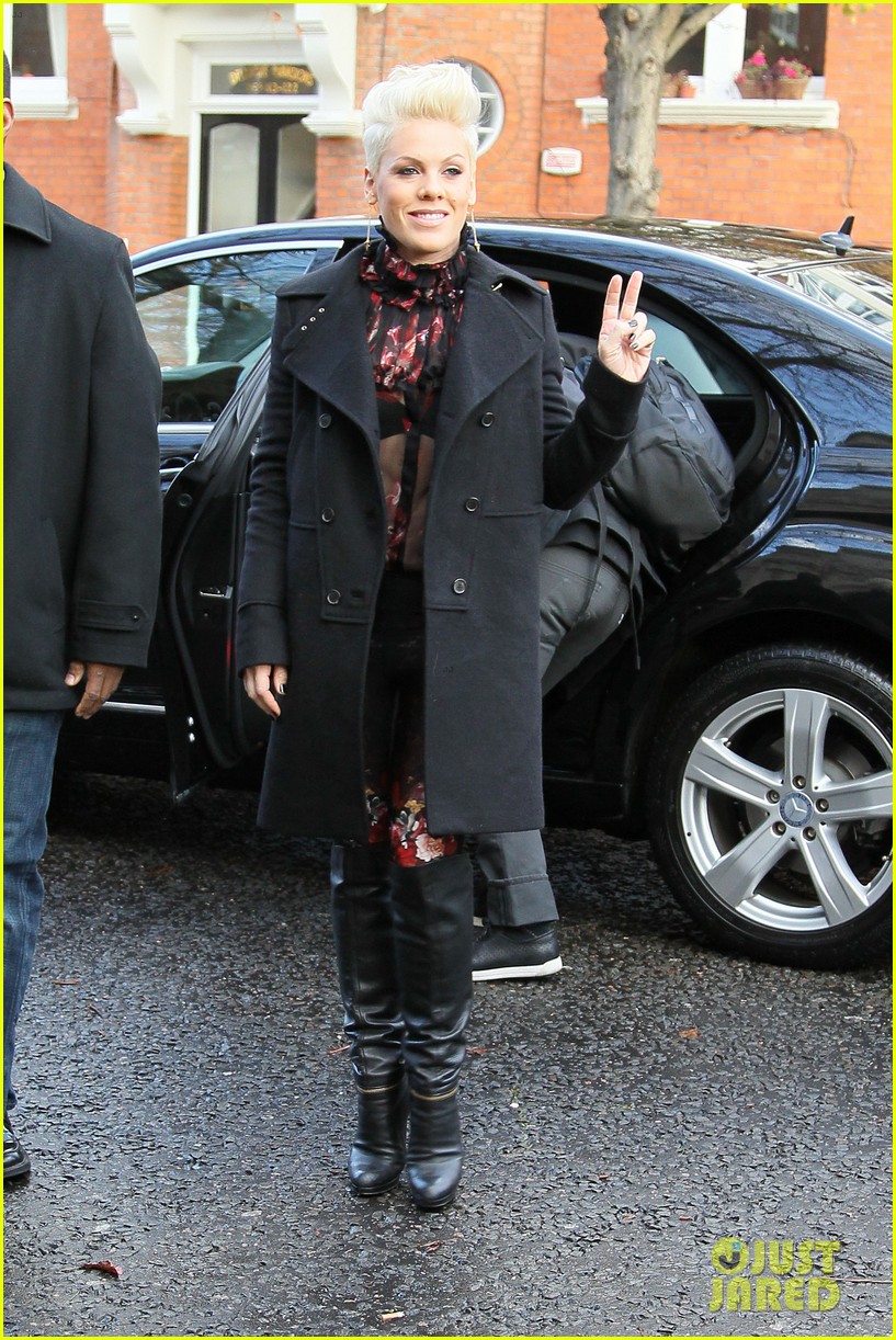 Pink: 'Try' Performance at 'The X Factor UK' - Watch Now!: Photo ...