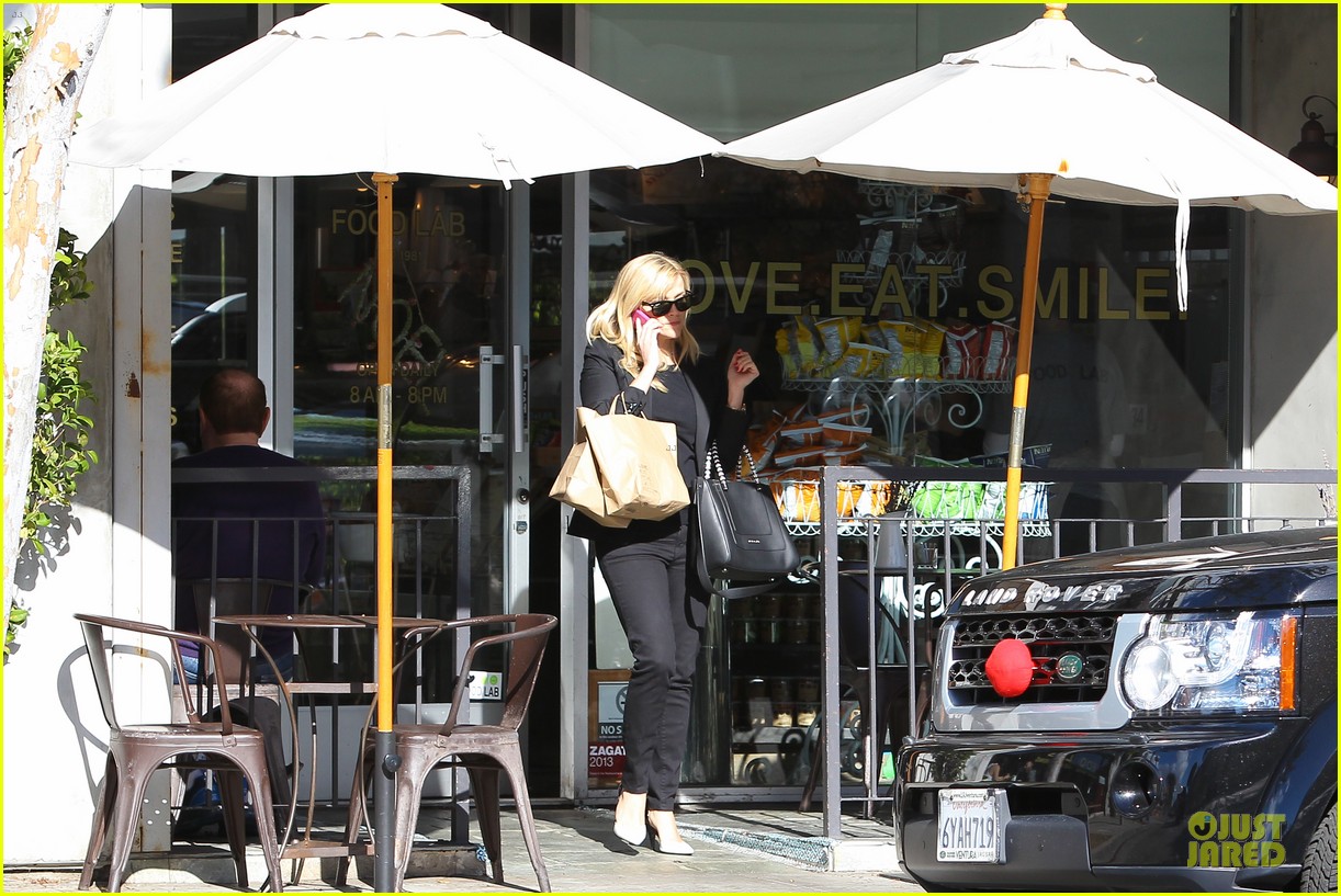 Reese Witherspoon: Naomi Watts' 'The Impossible' Blew Me Away!: Photo ...