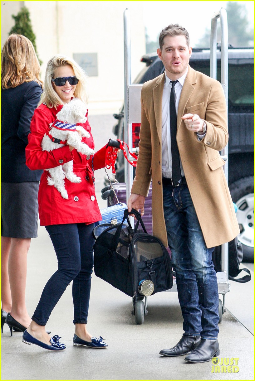 Michael Buble & Luisana Lopilato: YVR Airport Departure with Pet Pooch ...