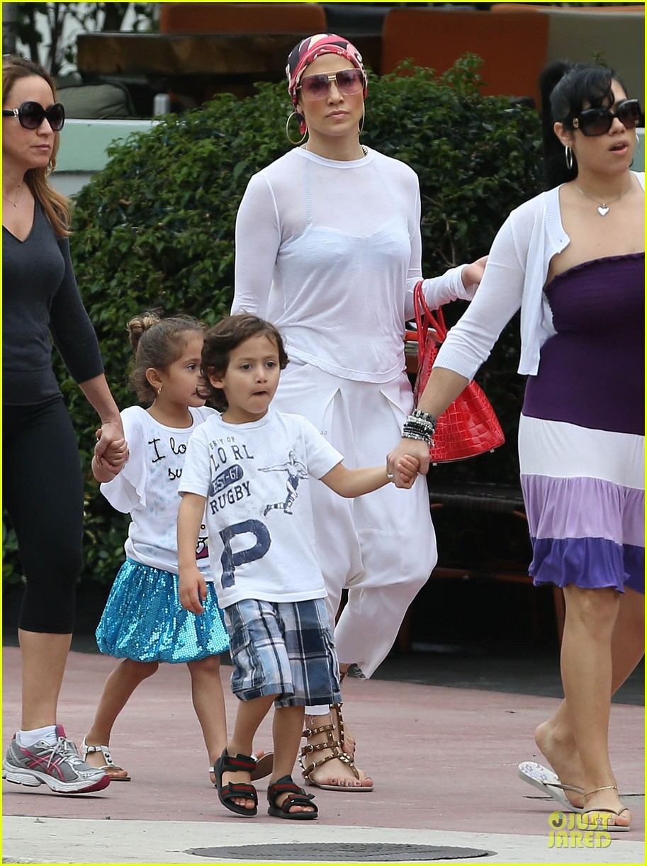 Jennifer Lopez Pleased With People Magazine Cover Photo 2794861