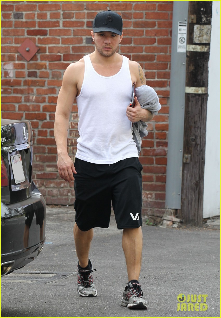 Photo: ryan phillippe muscle man at the gym 06 | Photo 2797643 | Just ...