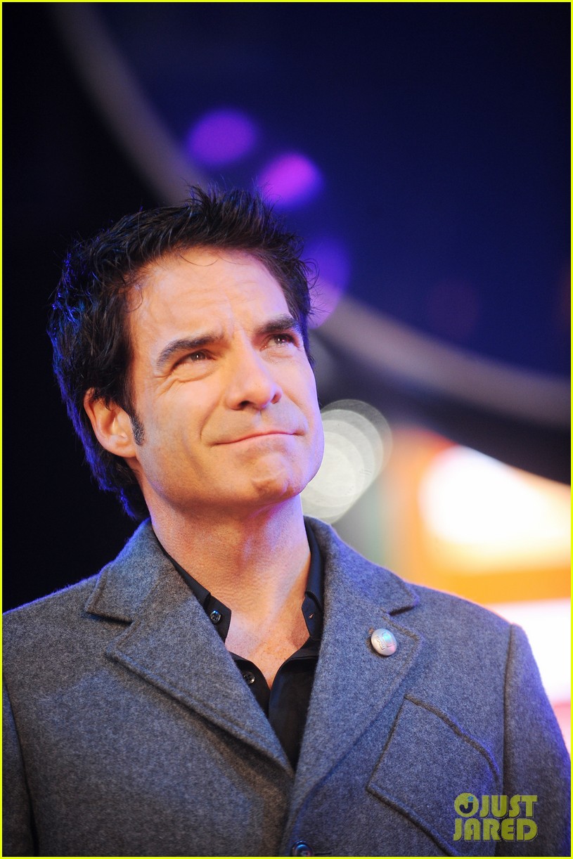Train: New Year's Eve 2013 Performance in Times Square!: Photo 2783092 ...