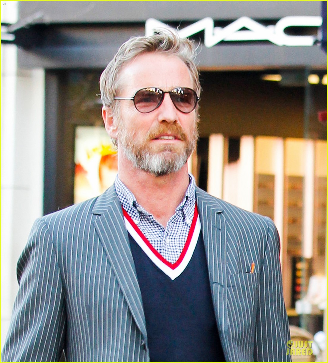 Victor Garber & Rainer Andreesen: Grove Shopping Couple!: Photo 2817347 ...