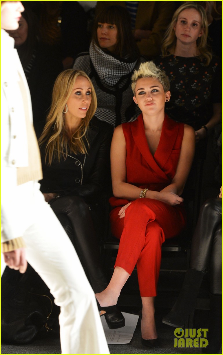 Miley Cyrus: Rachel Zoe Fashion Show with Mom Tish!: Photo 2811480 | Celebrity Babies, Miley ...