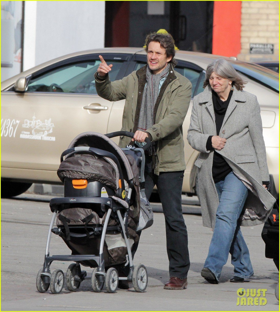 Claire Danes & Hugh Dancy: Family Day with Baby Cyrus: Photo 2828261 ...