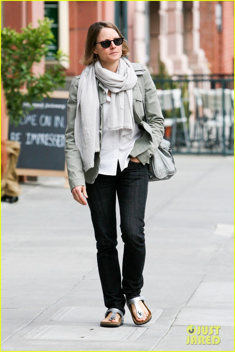 Jodie Foster: Errands After Tennis Match with Charlie & Kit!: Photo ...