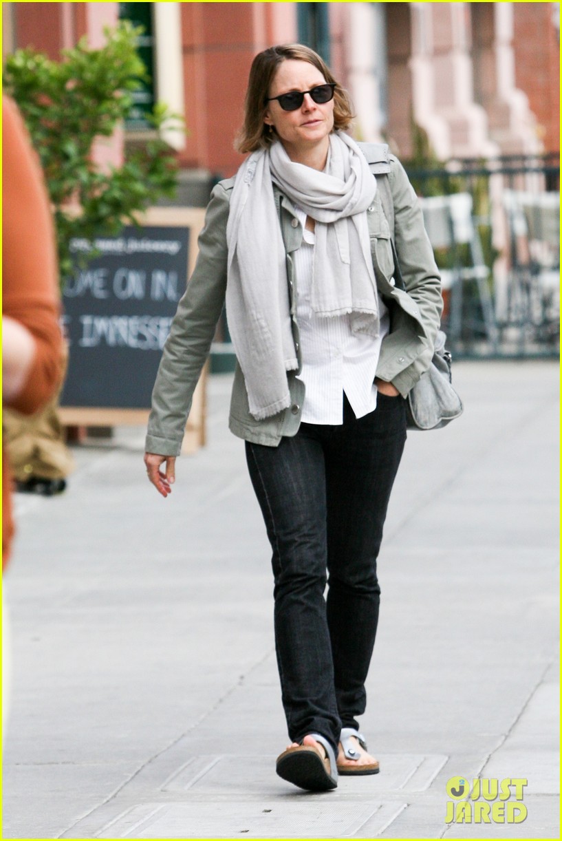 Jodie Foster: Errands After Tennis Match with Charlie & Kit!: Photo ...