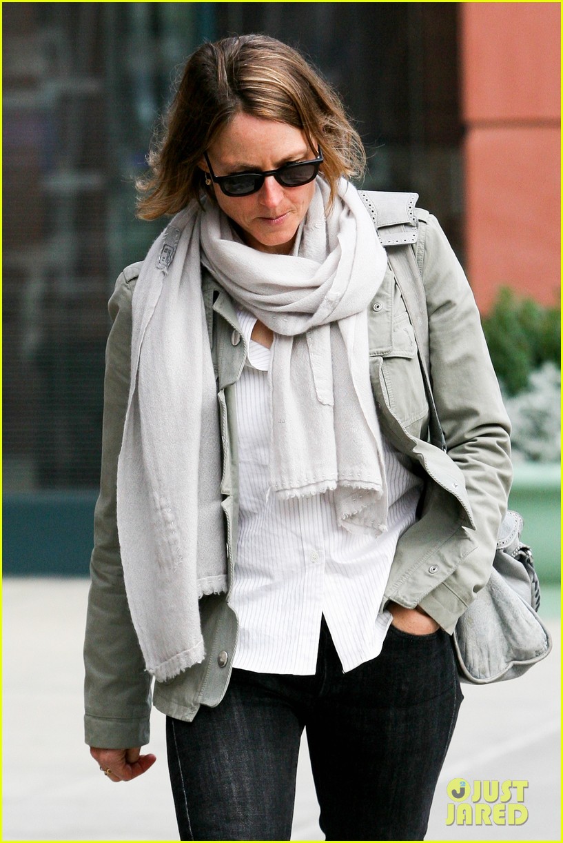 Jodie Foster: Errands After Tennis Match with Charlie & Kit!: Photo ...