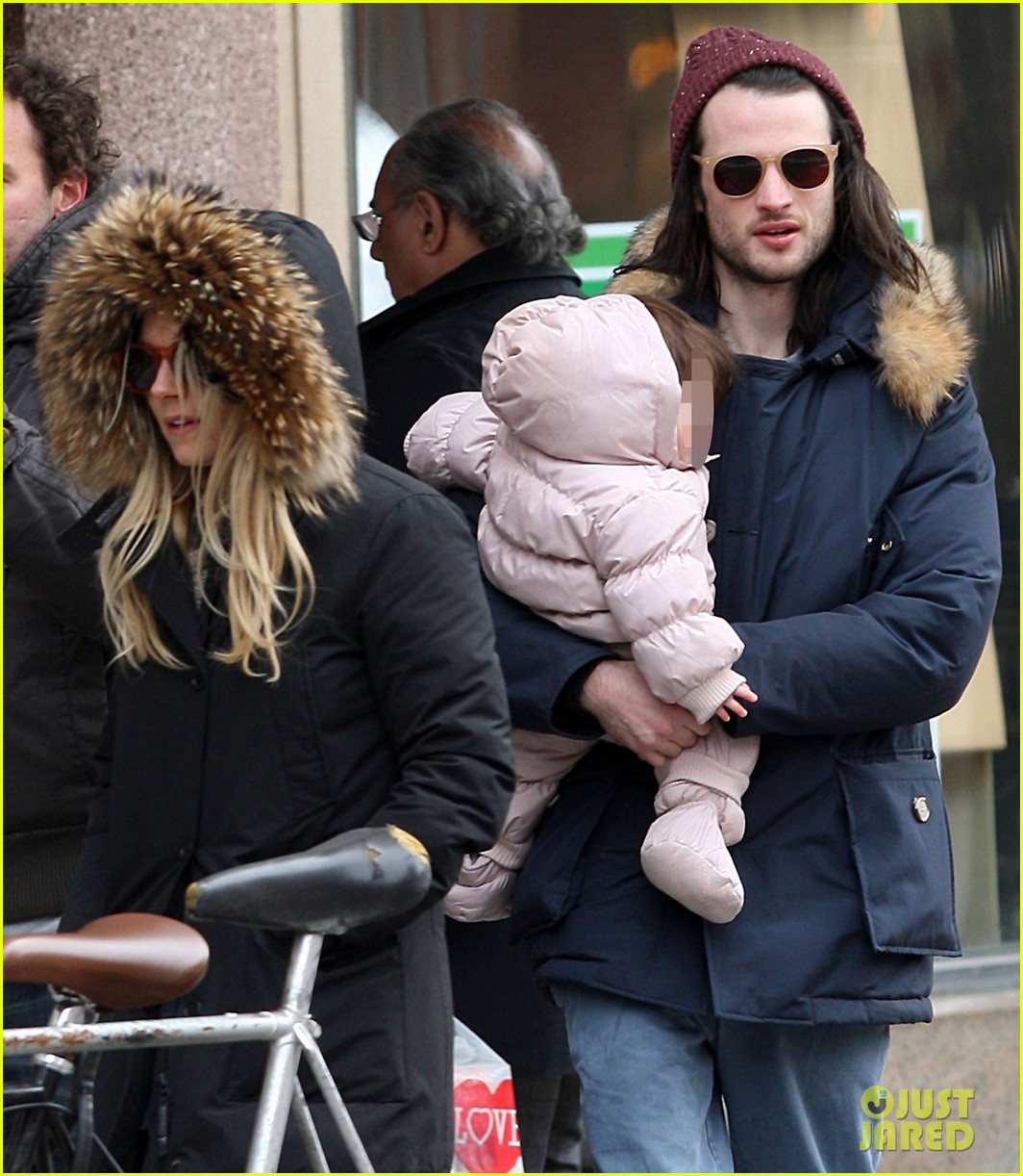 Sienna Miller & Tom Sturridge: Family Day with Marlowe!: Photo 2832461 ...