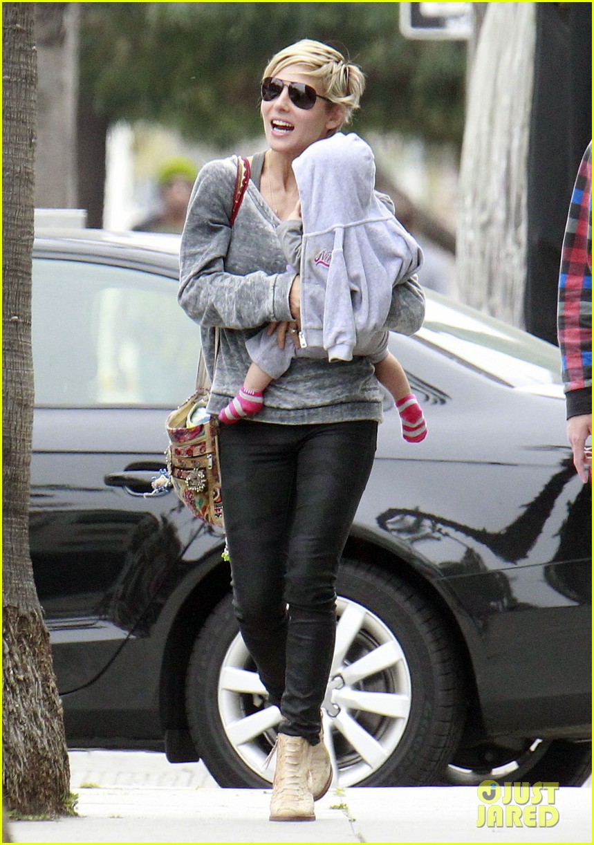Elsa Pataky & India: Mommy-Daughter Errands!: Photo 2834387 | Celebrity ...