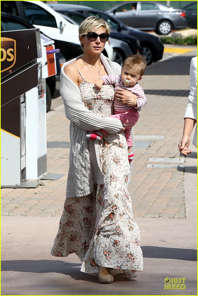 Elsa Pataky & India: Taverna Tony's with Mom Cristina!: Photo 2840571 ...