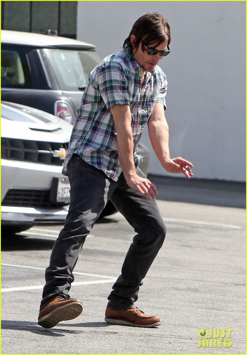 Norman Reedus: Win Signed 'Walking Dead' PS3 Game!: Photo 2835835 ...