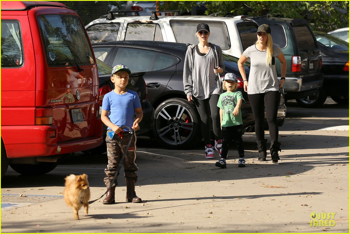 Gwen Stefani: Hiking with Kingston & Zuma!: Photo 2836255 | Celebrity ...