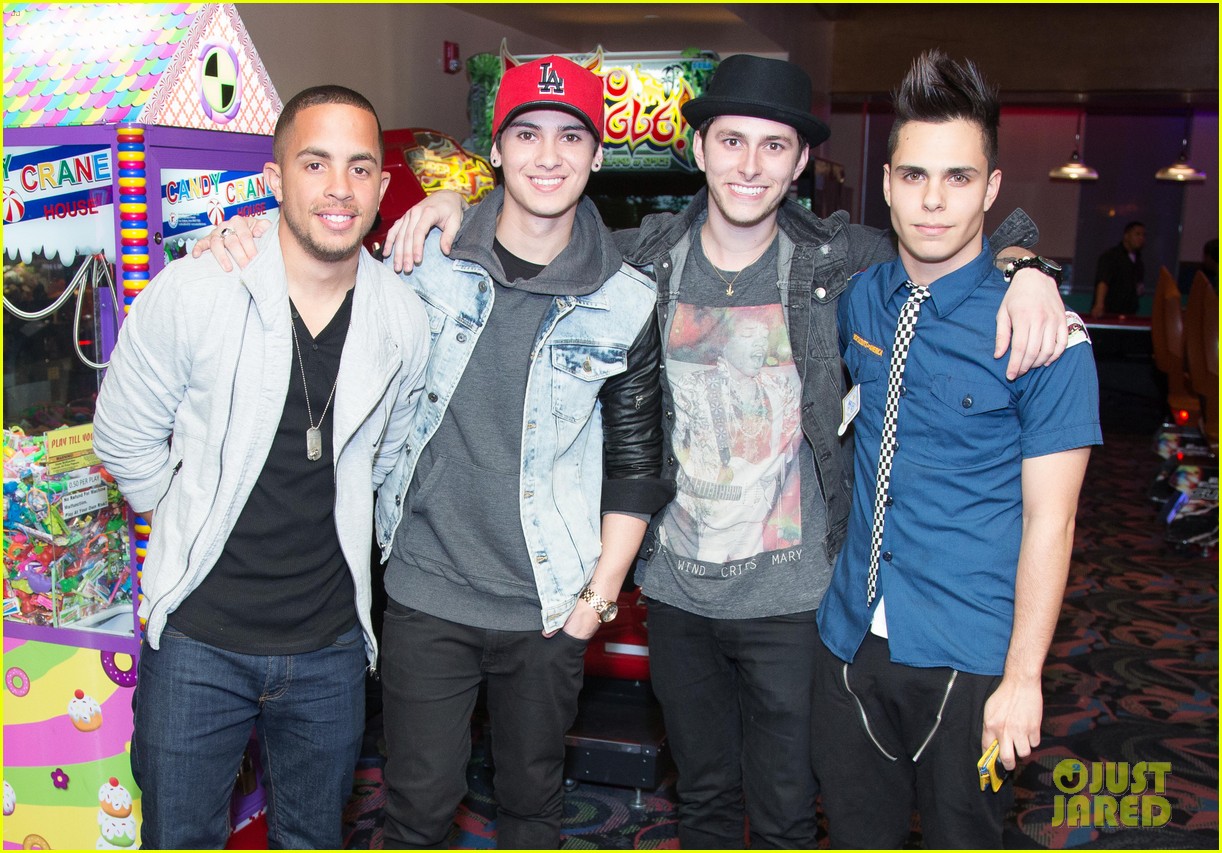 Pete Wentz & will.i.am: Stars & Strikes Charity Event!: Photo 2826965 ...