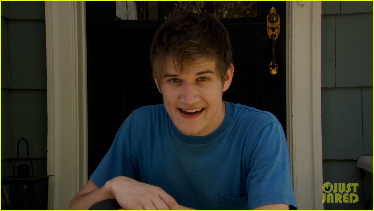 Bo Burnham: 'Zach Stone is Gonna Be Famous' Teaser Clip (Exclusive): Photo 2852719 | Exclusive ...