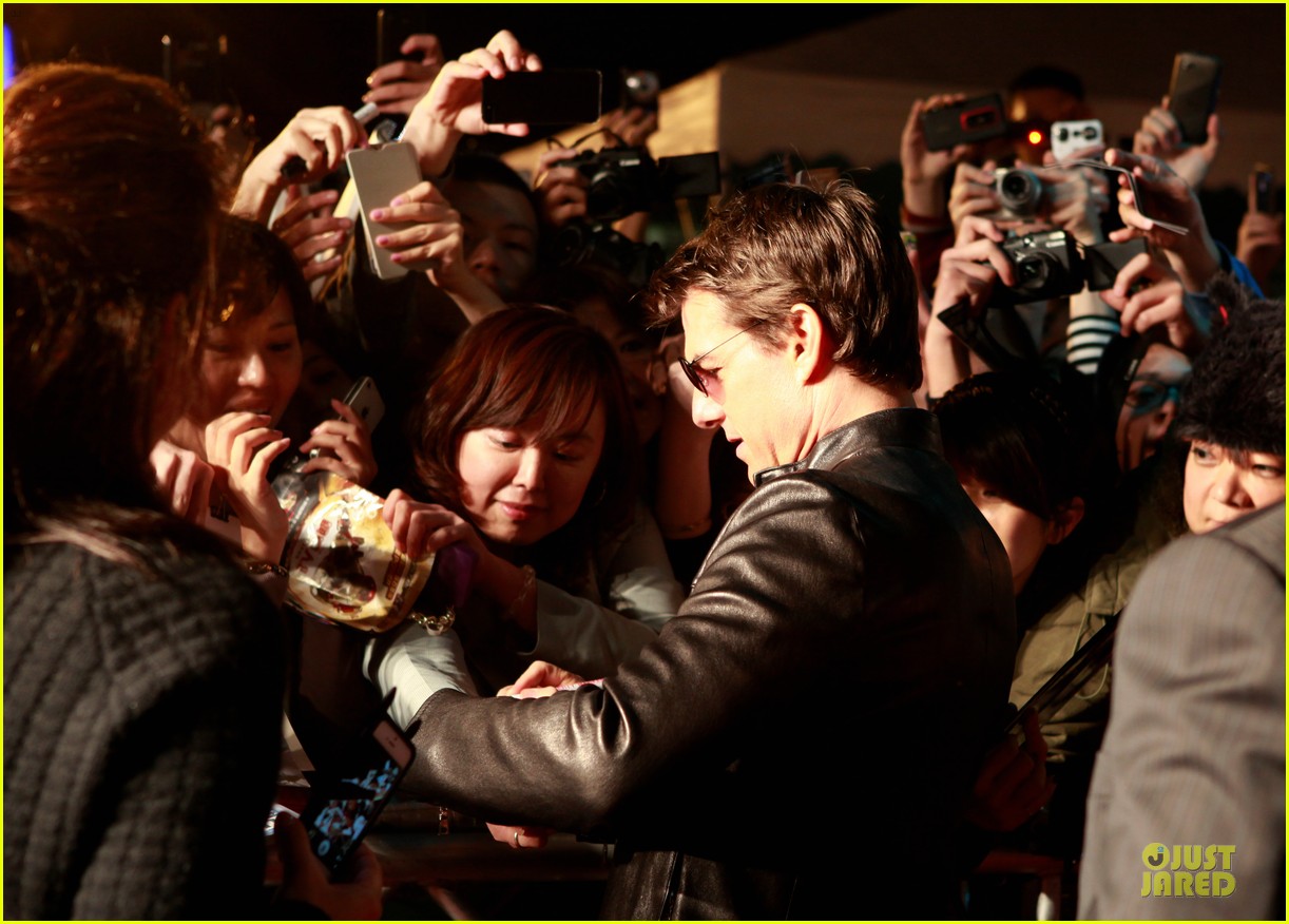 Tom Cruise: Ankle Injury from Kicking on 'Jack Reacher' Set: Photo ...