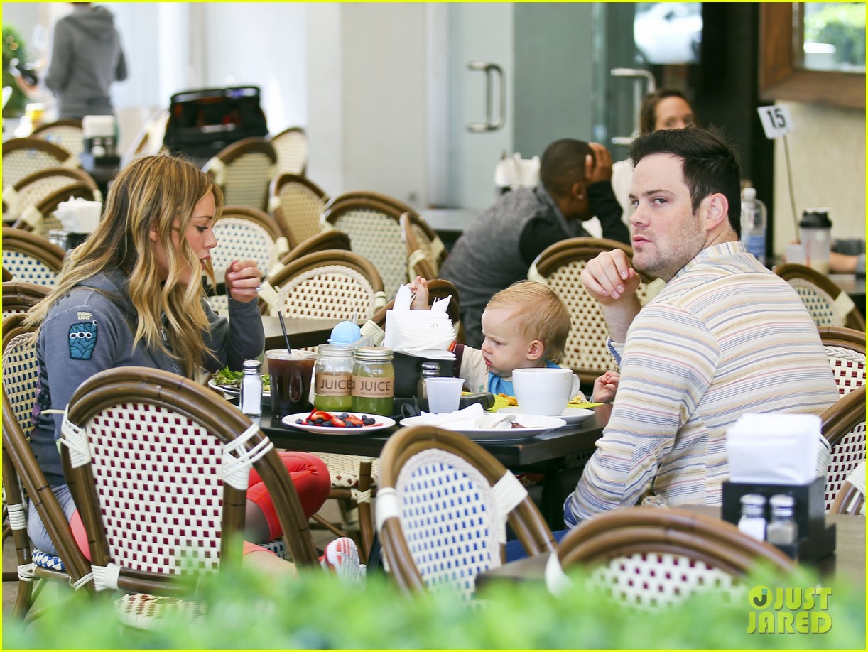 Hilary Duff & Mike Comrie: Family Breakfast with Luca!: Photo 2844744 ...