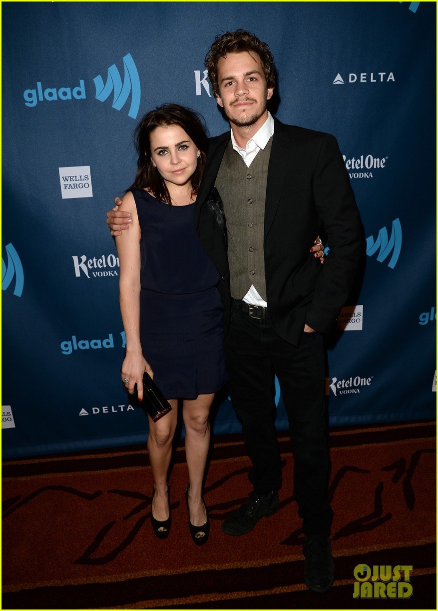 Logan Lerman & Mae Whitman - GLAAD Media Awards 2013: Photo 2854408 ...