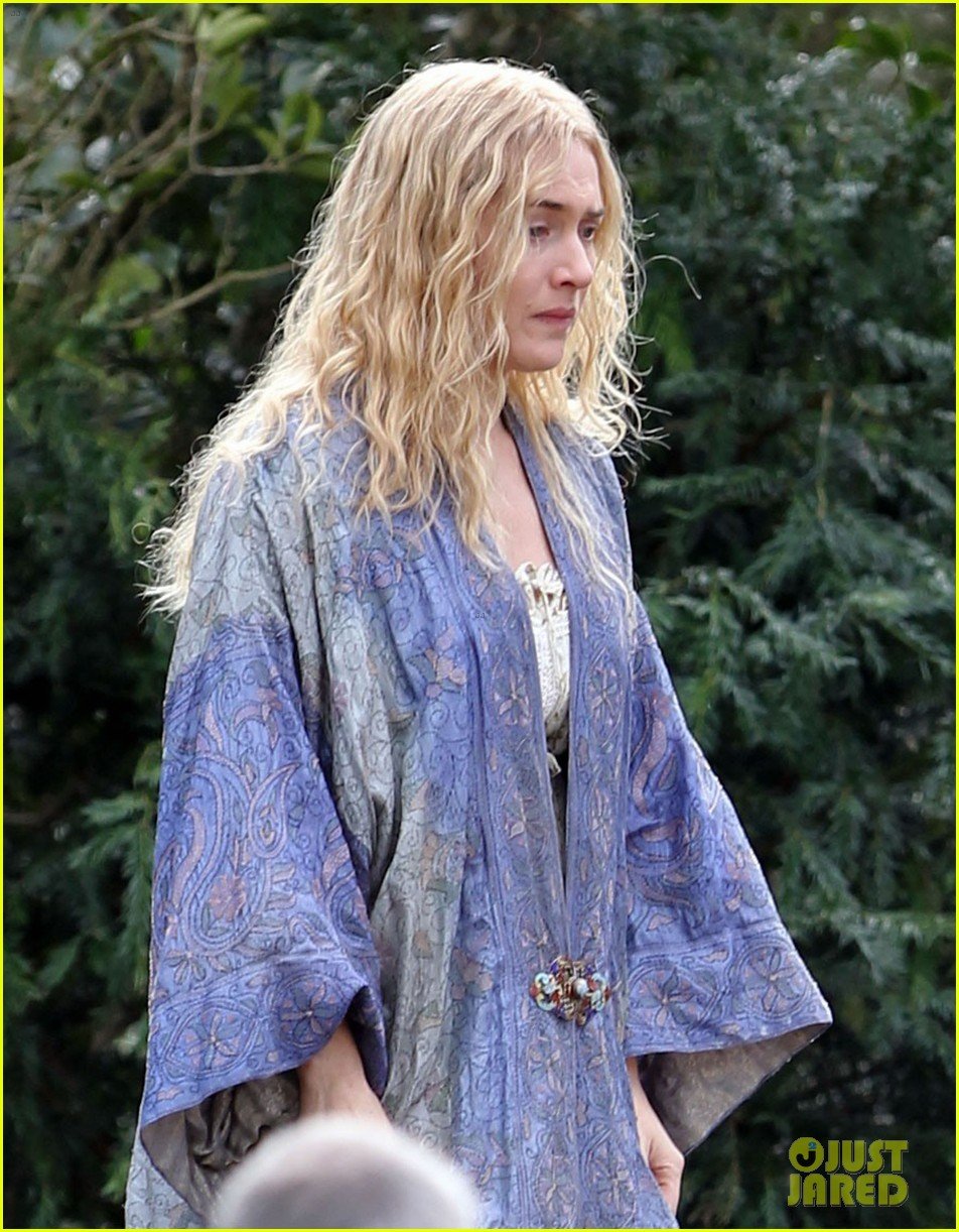 Kate Winslet: Raggedy Robes on 'A Little Chaos' Set: Photo 2855633 ...