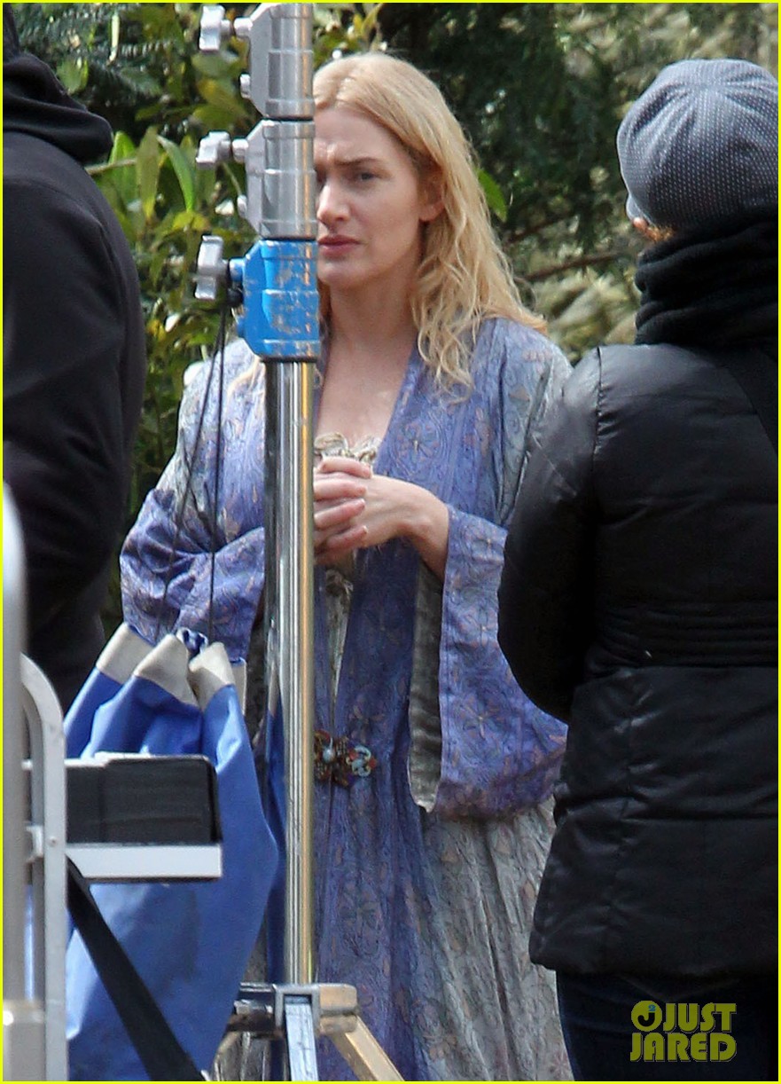 Kate Winslet: Raggedy Robes on 'A Little Chaos' Set: Photo 2855637 ...