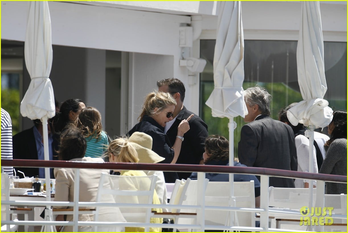 Matt Damon: Family Lunch with Michael Douglas: Photo 2873766 ...