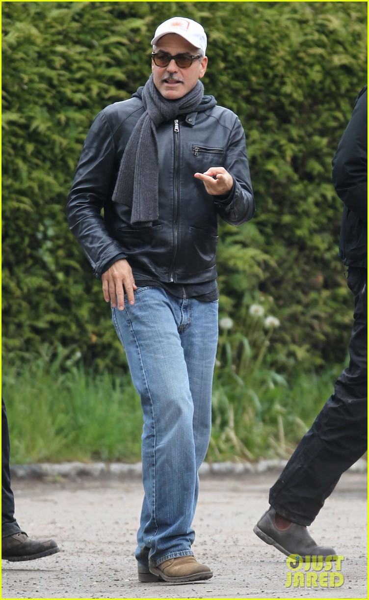 Matt Damon & George Clooney Get to Work on 'Monuments Men': Photo ...