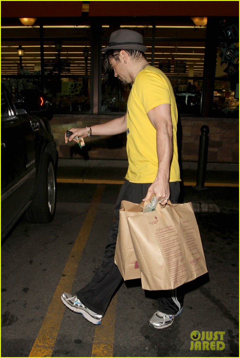 Colin Farrell Picks Up Groceries on 'Epic' Opening Night!: Photo ...