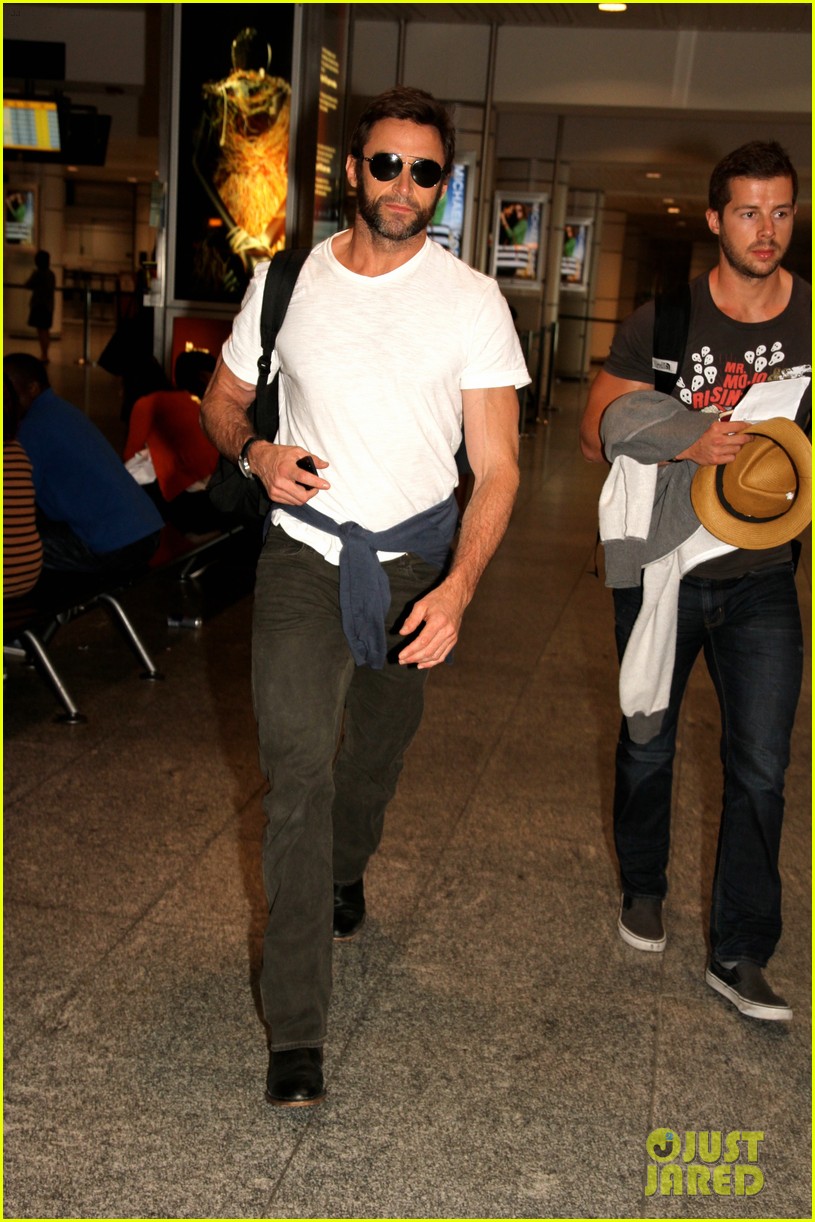 Hugh Jackman Flies to Montreal After Filming Oprah Interview: Photo ...