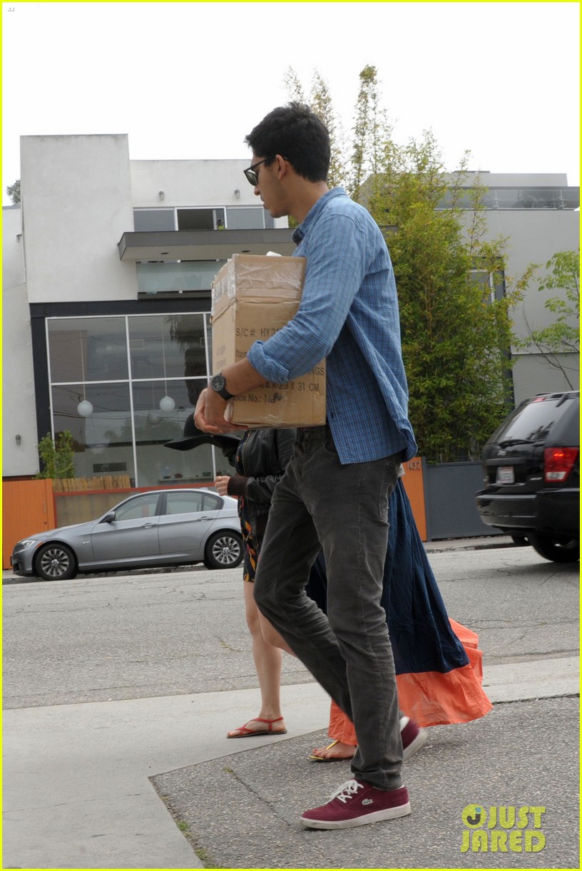 Dev Patel: Mother's Day Lunch!: Photo 2870128 | Dev Patel Photos | Just ...