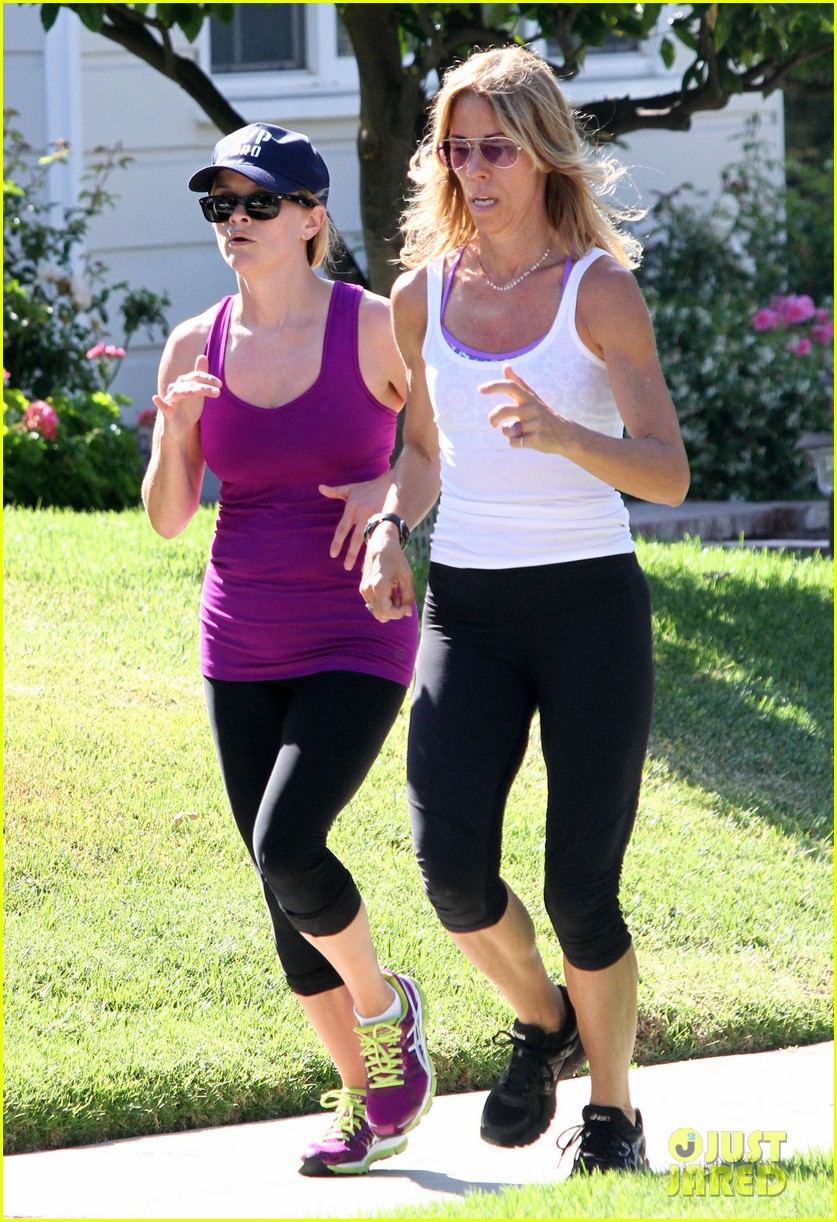 Reese Witherspoon Keeps it Fit with Daily Brentwood Workouts!: Photo ...