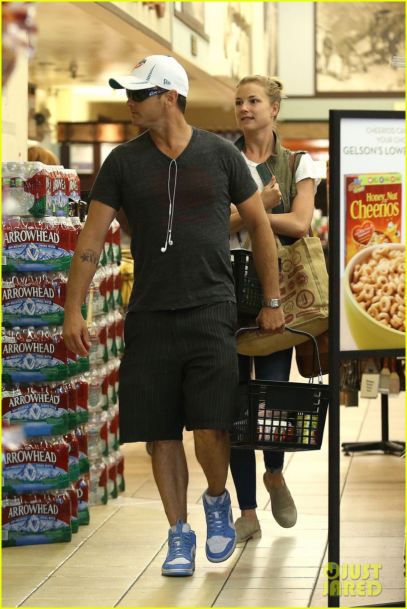 Emily VanCamp: Back from Philippines Beach Vacation!: Photo 2880623 ...