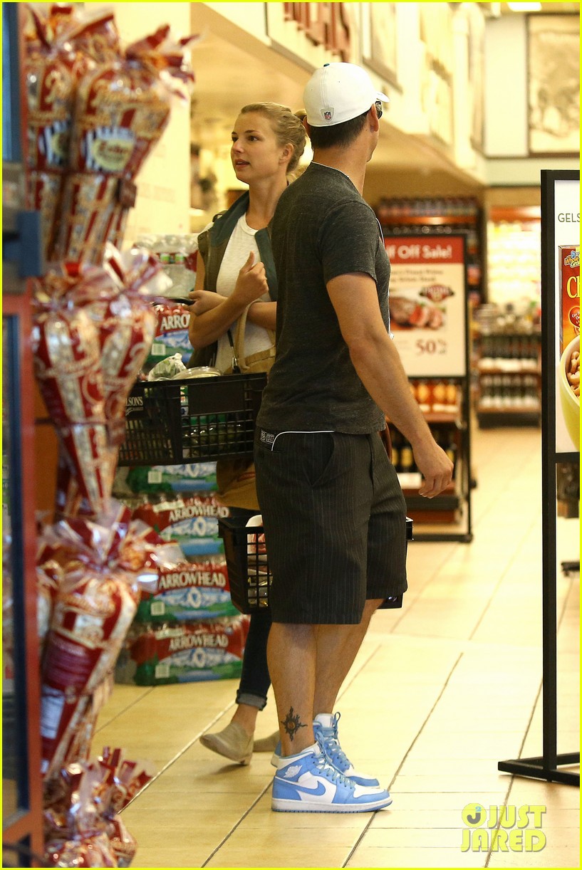 Emily VanCamp: Back from Philippines Beach Vacation!: Photo 2880625 ...