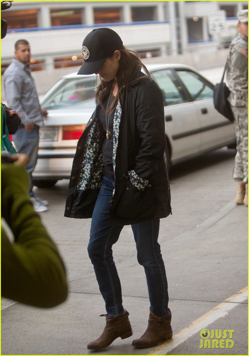 Reese Witherspoon: Atlanta Police Hat at LAX Airport!: Photo 2863836 ...