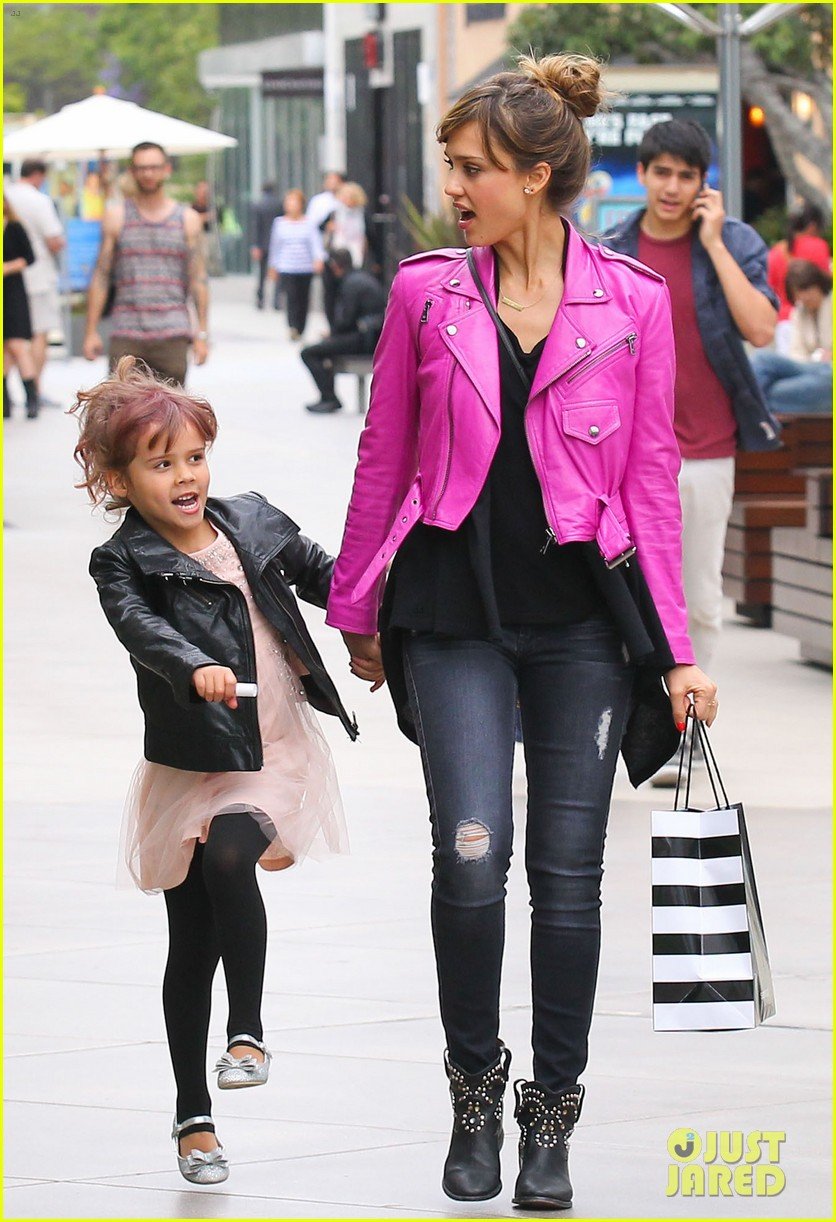 Jessica Alba Tweets Fake Mug Shot, Celebrates Honor's Bday!: Photo ...