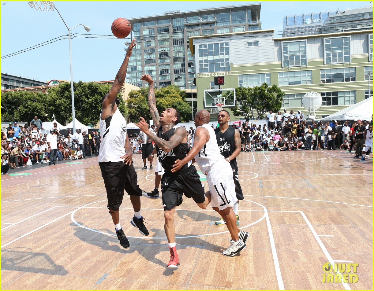 Chris Brown Plays Basketball at the BET Experience Fan Fest: Photo ...