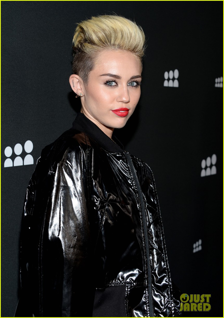 Miley Cyrus: Sweatpants & Jeans Combo at MySpace Event!: Photo 2890287 ...