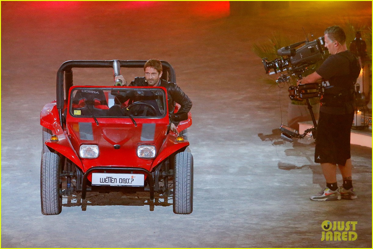 Gerard Butler Puts Ice Down His Pants on German TV Show!: Photo 2887691 ...