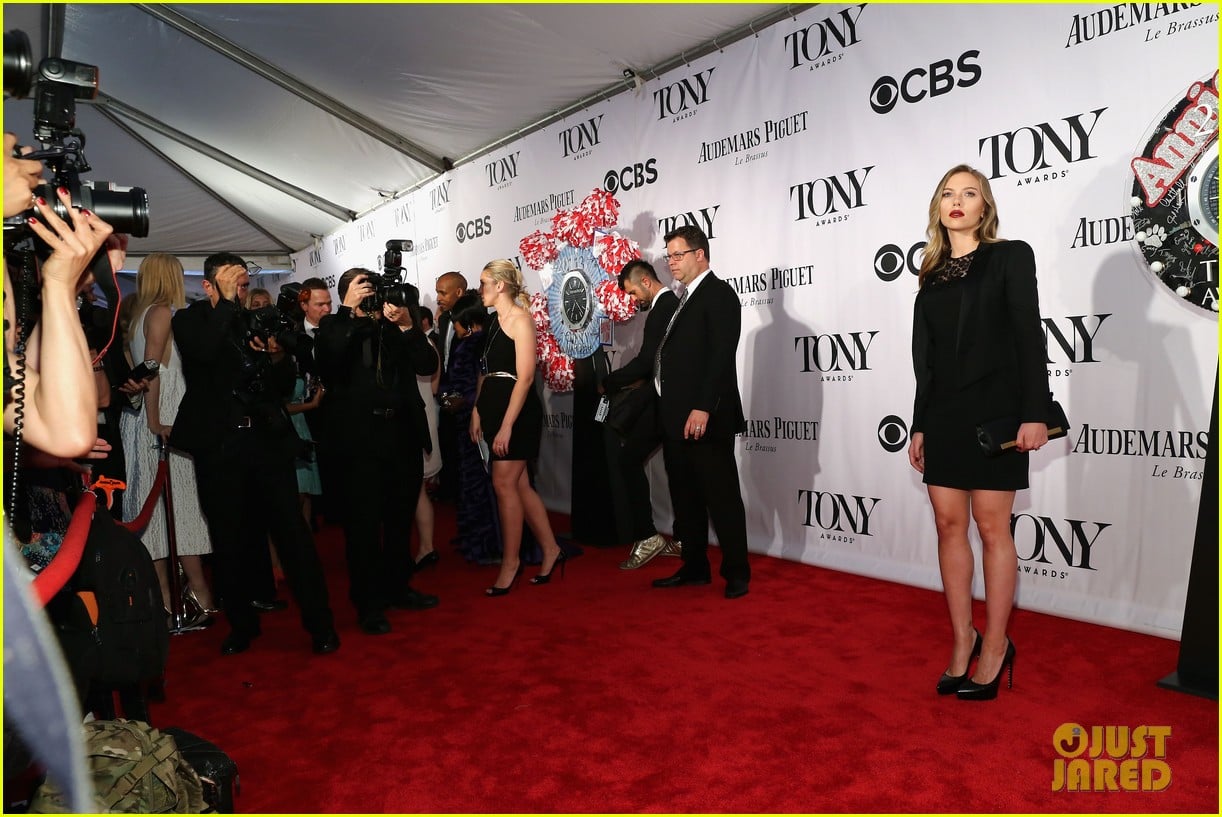 Scarlett Johansson - Tony Awards 2013 Red Carpet: Photo 2887919 ...