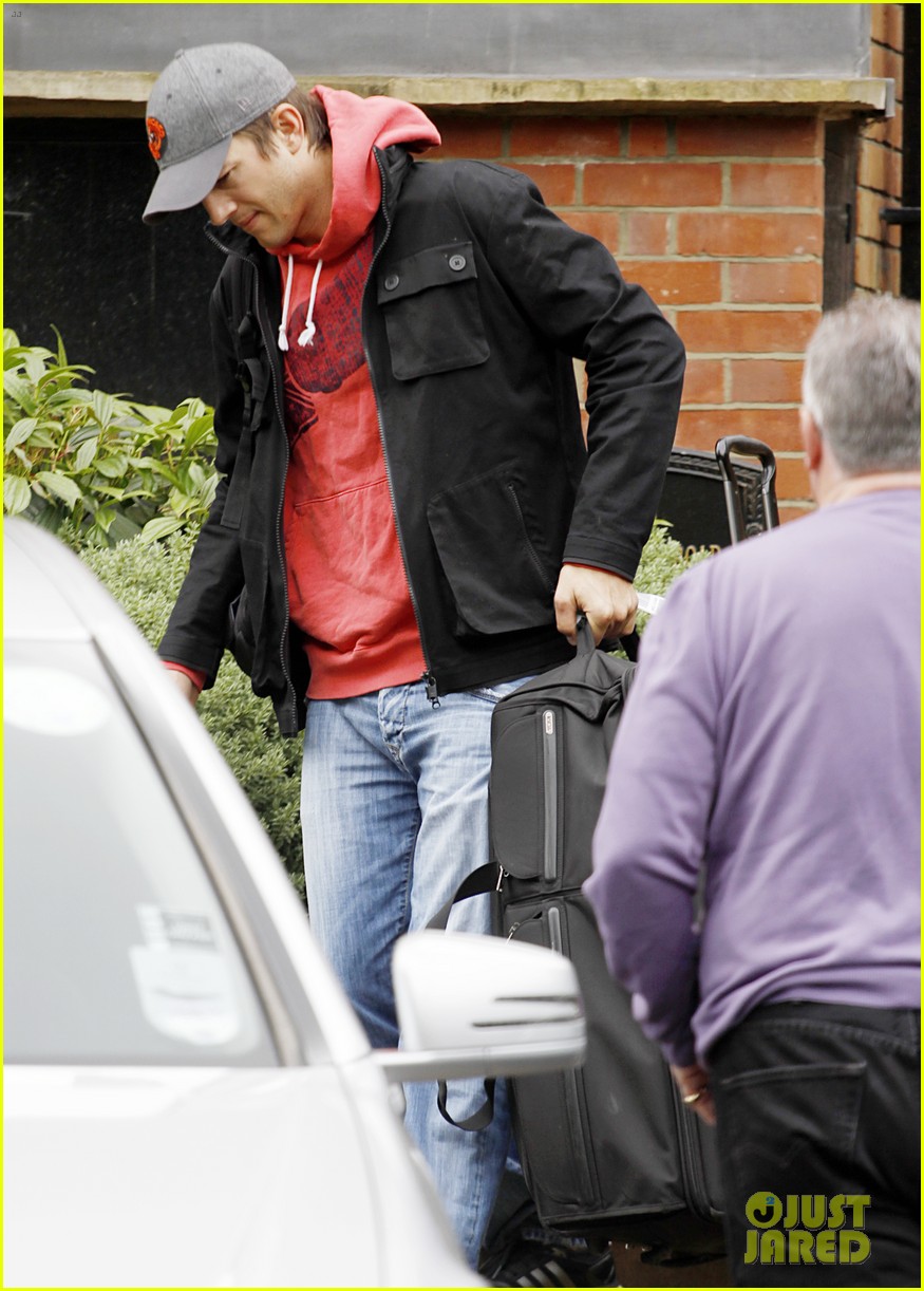 Ashton Kutcher Heads to Heathrow for Flight Out of London: Photo ...