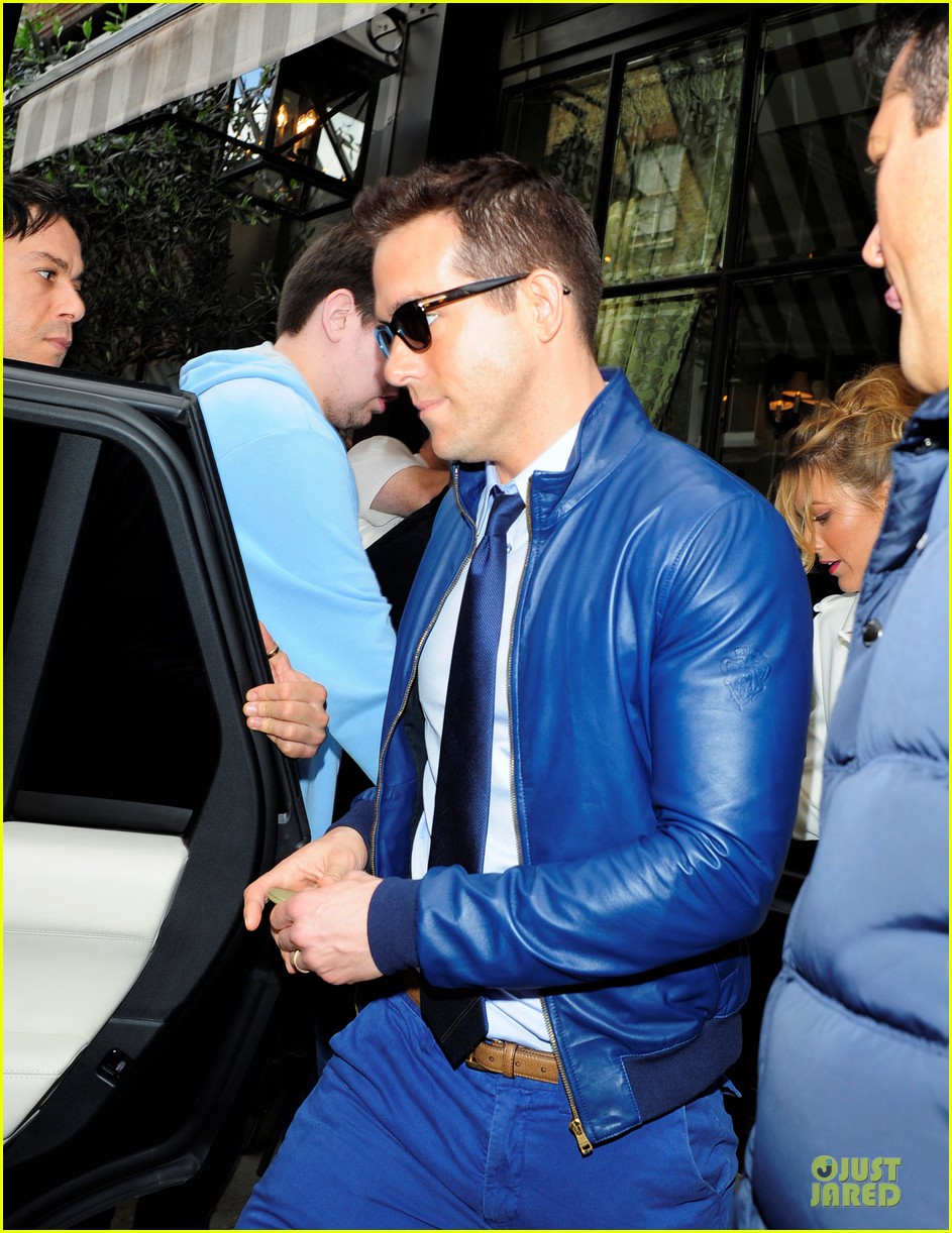 Blake Lively & Ryan Reynolds: Stylish London Hotel Exit!: Photo 2881966 ...