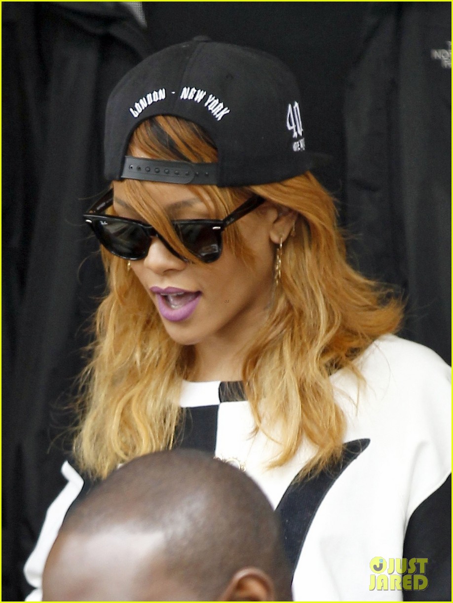 Rihanna: I'm So Proud of J. Cole!: Photo 2897112 | Rihanna Photos ...